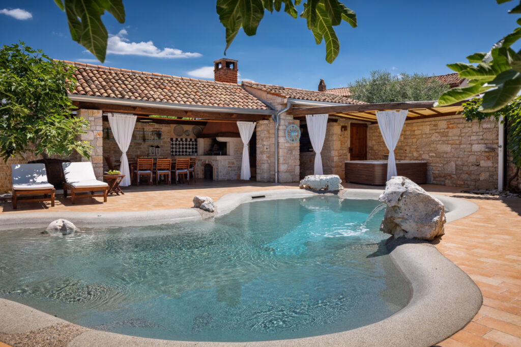 Pools in private villas: how to choose your ideal pool villa | VillasGuide